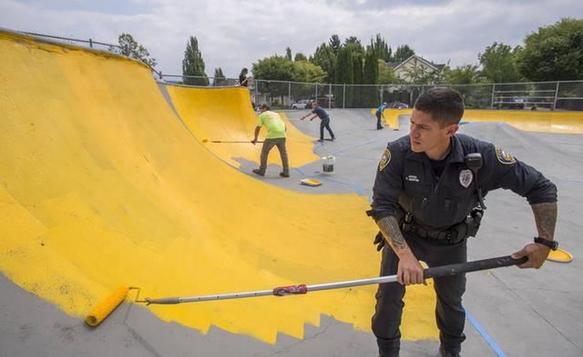 Skateboarding cop breathes life back into damaged skate park Skateboarding cop breathes life back into damaged skate park