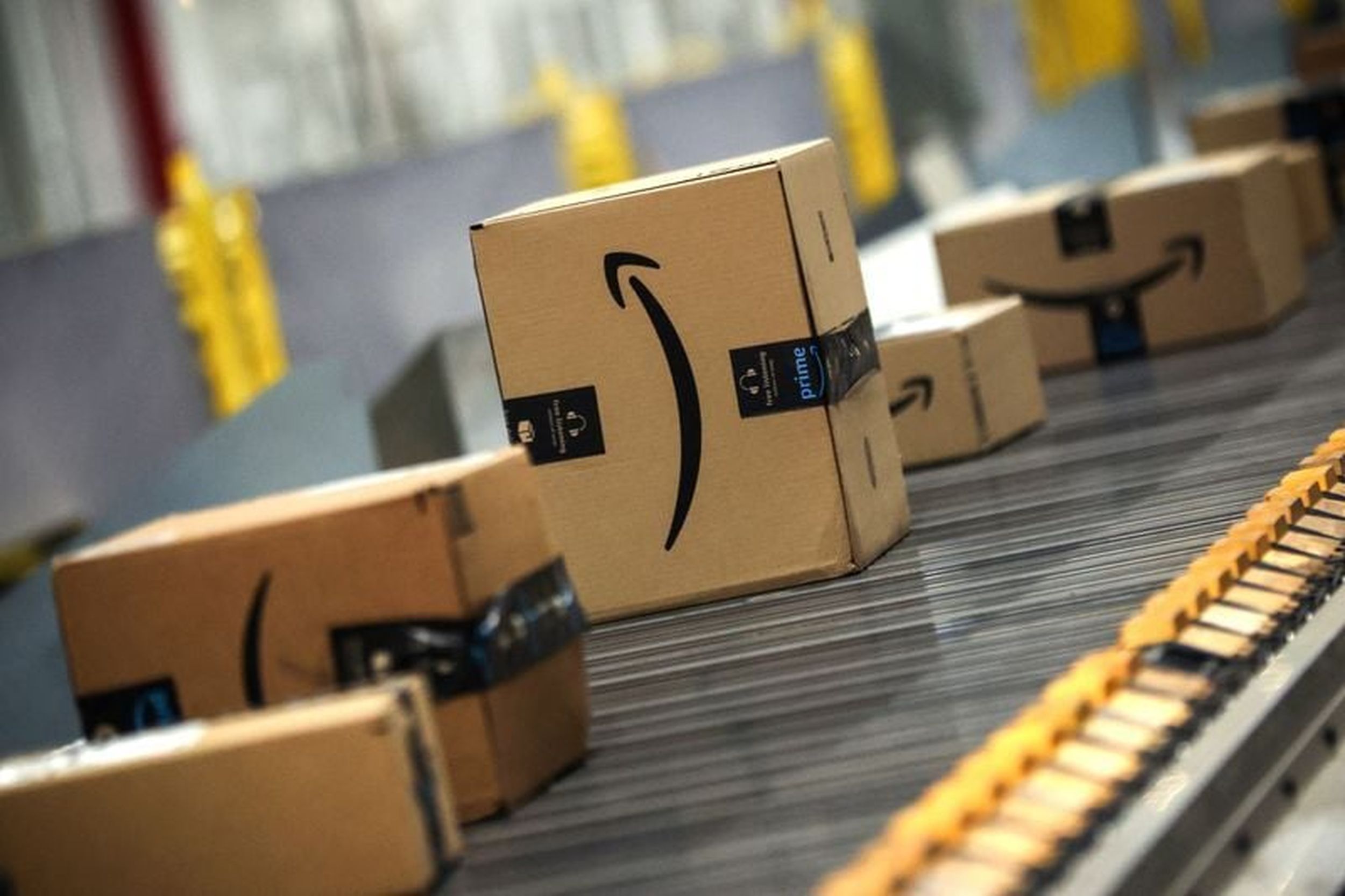 Amazon shares slide as $200 billion outlay fans fears over AI returns
