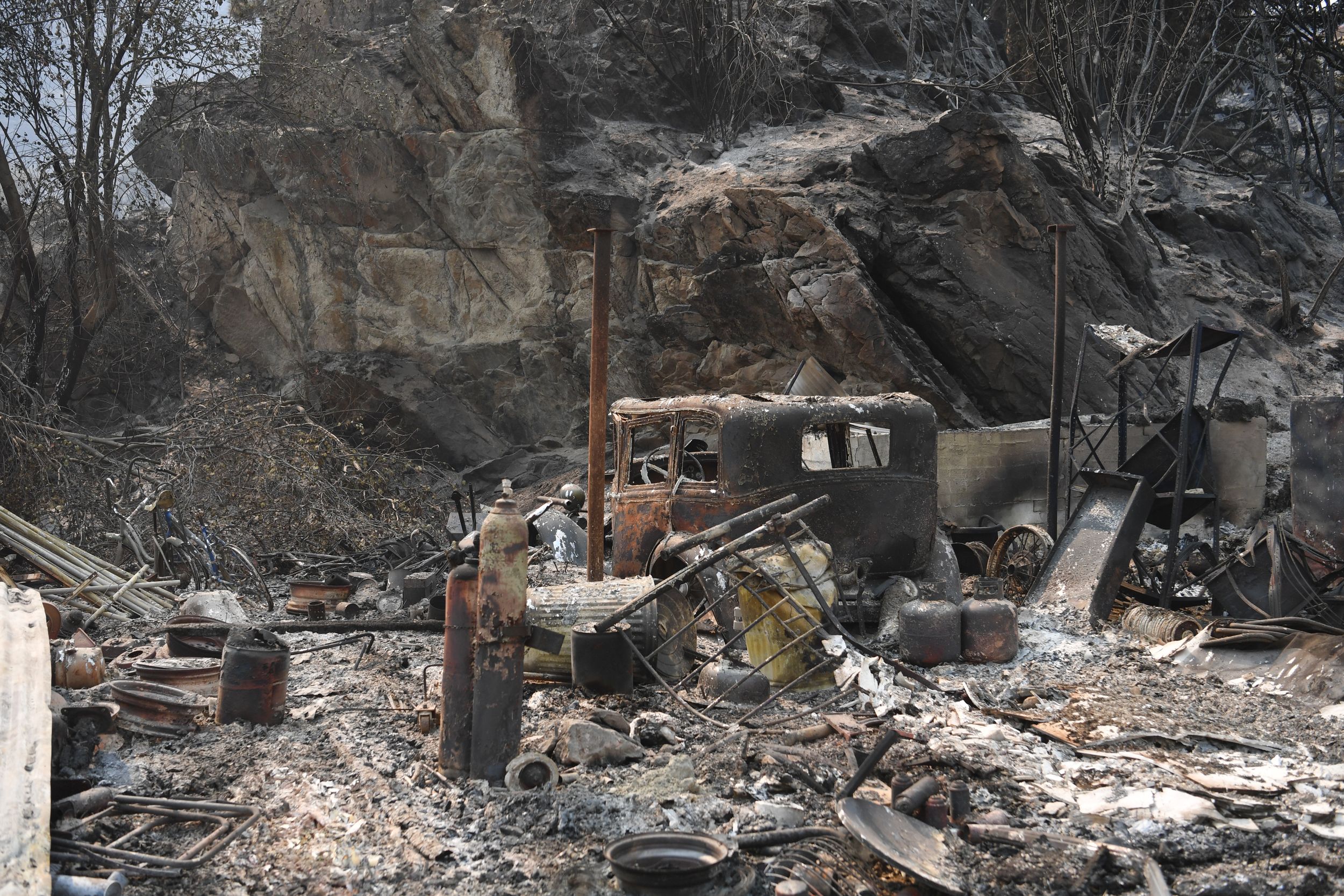 Cold Springs Fire and Pearl Hill Fire rip through Bridgeport - Sept. 8 ...