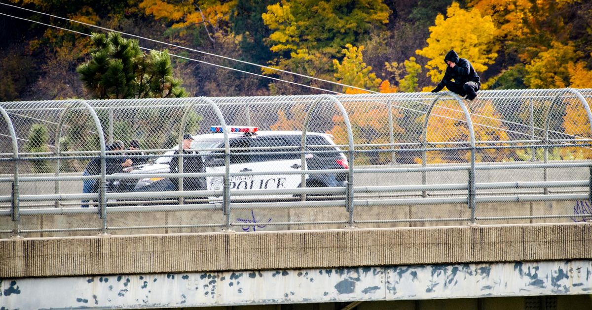 Police reopen Maple Street Bridge after two-hour closure